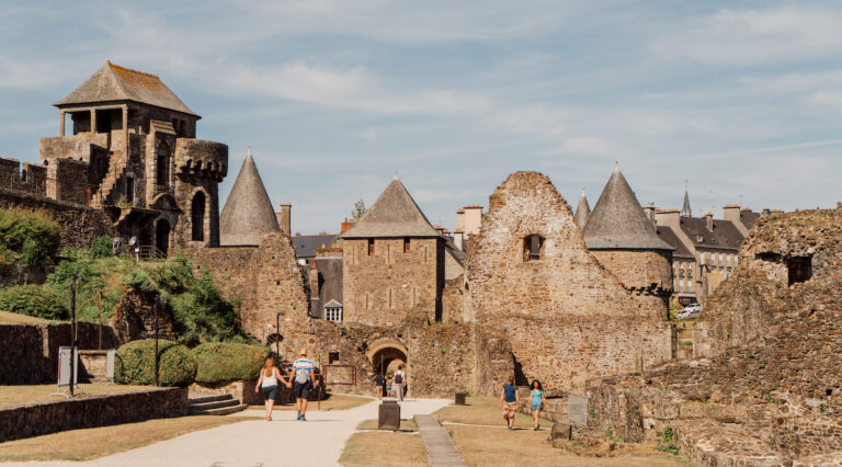 Les plus beaux châteaux autour de Rennes - Office de Tourisme