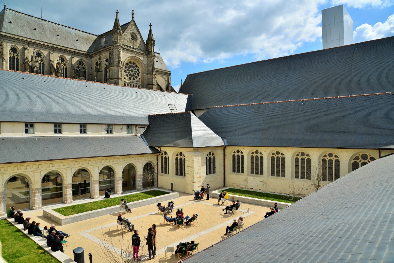 Le jardin du cloître du Couvent des Jacobins s’ouvre aux visiteurs ...